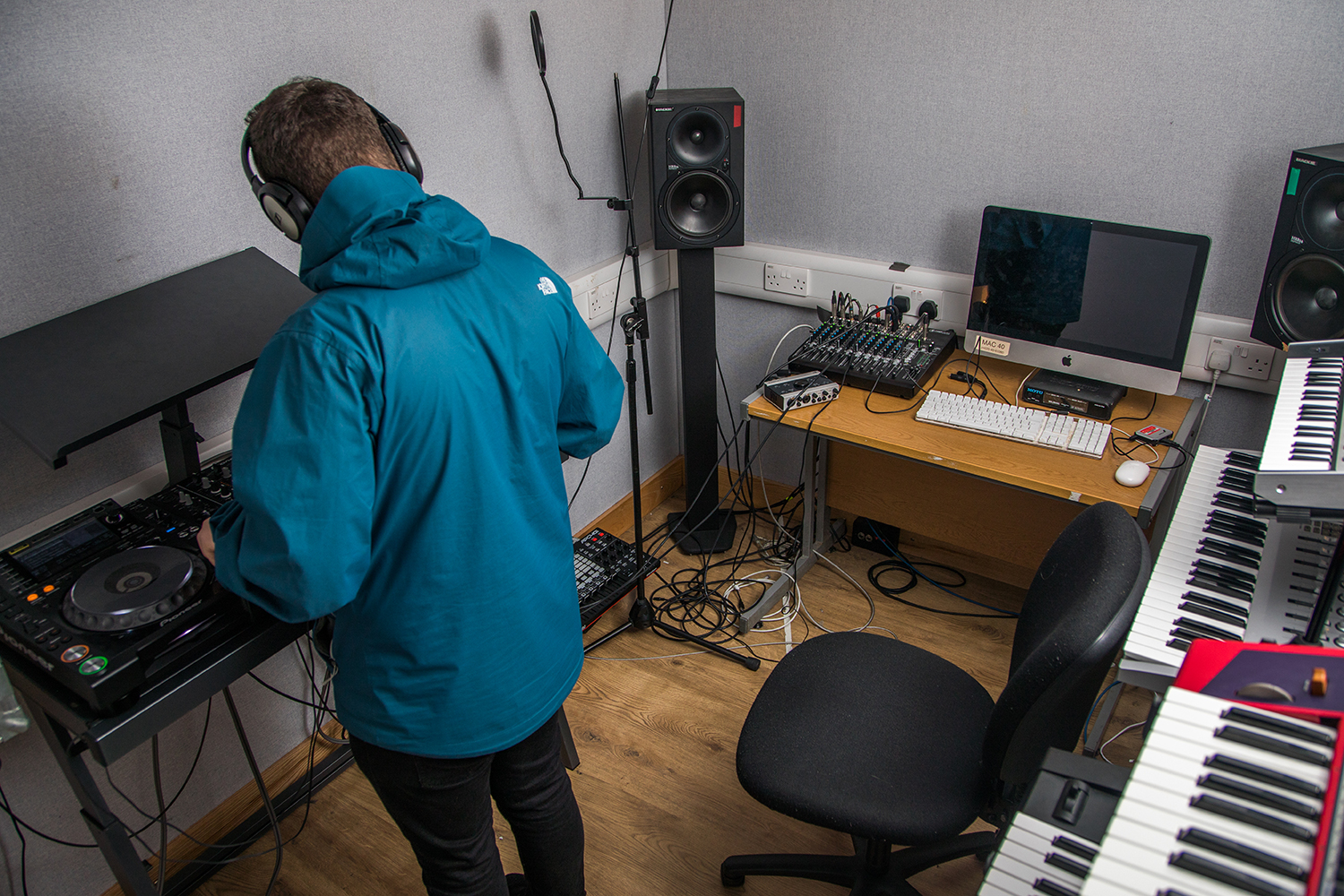 Digital music studio