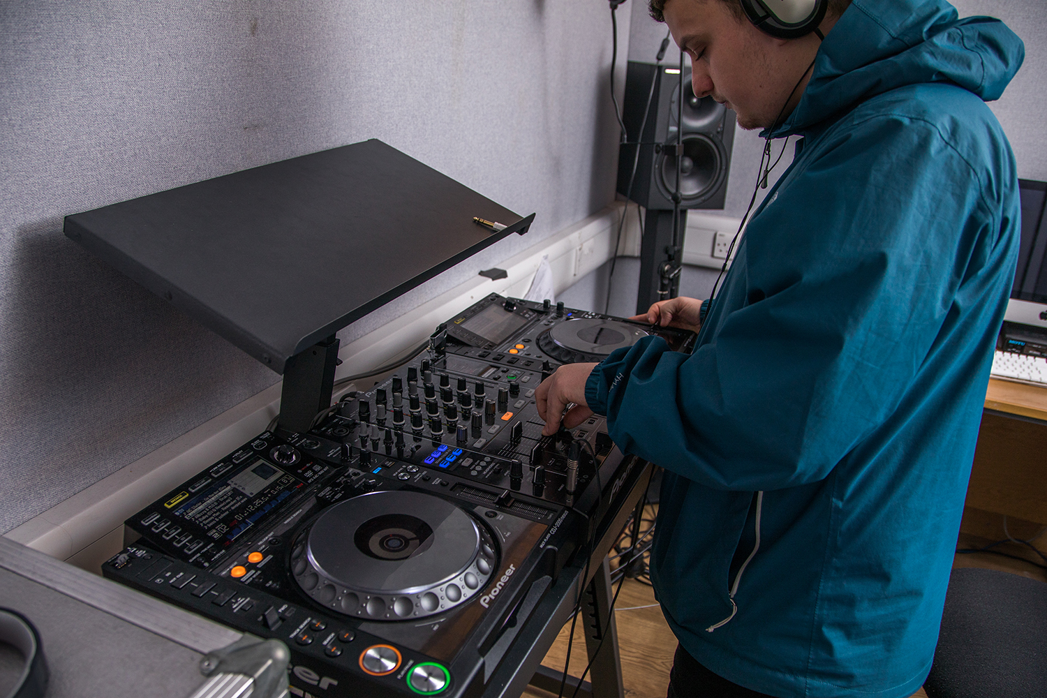 Digital music studio